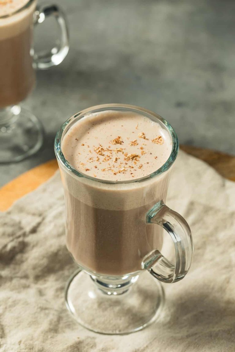 Rum Hot Chocolate - HowdyKitchen