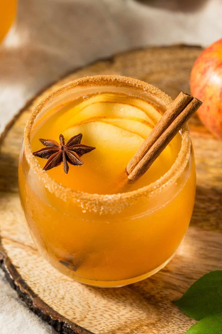 13 Popular Christmas Tequila Cocktails - HowdyKitchen