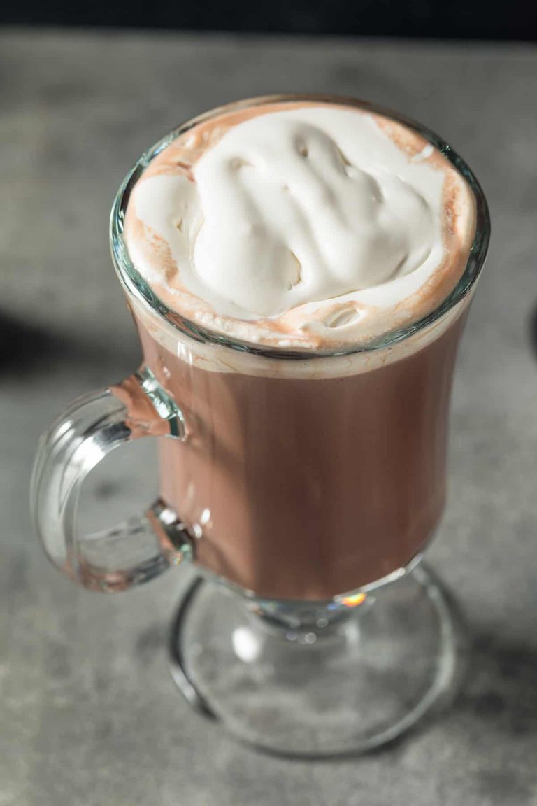 Whiskey Hot Chocolate - HowdyKitchen