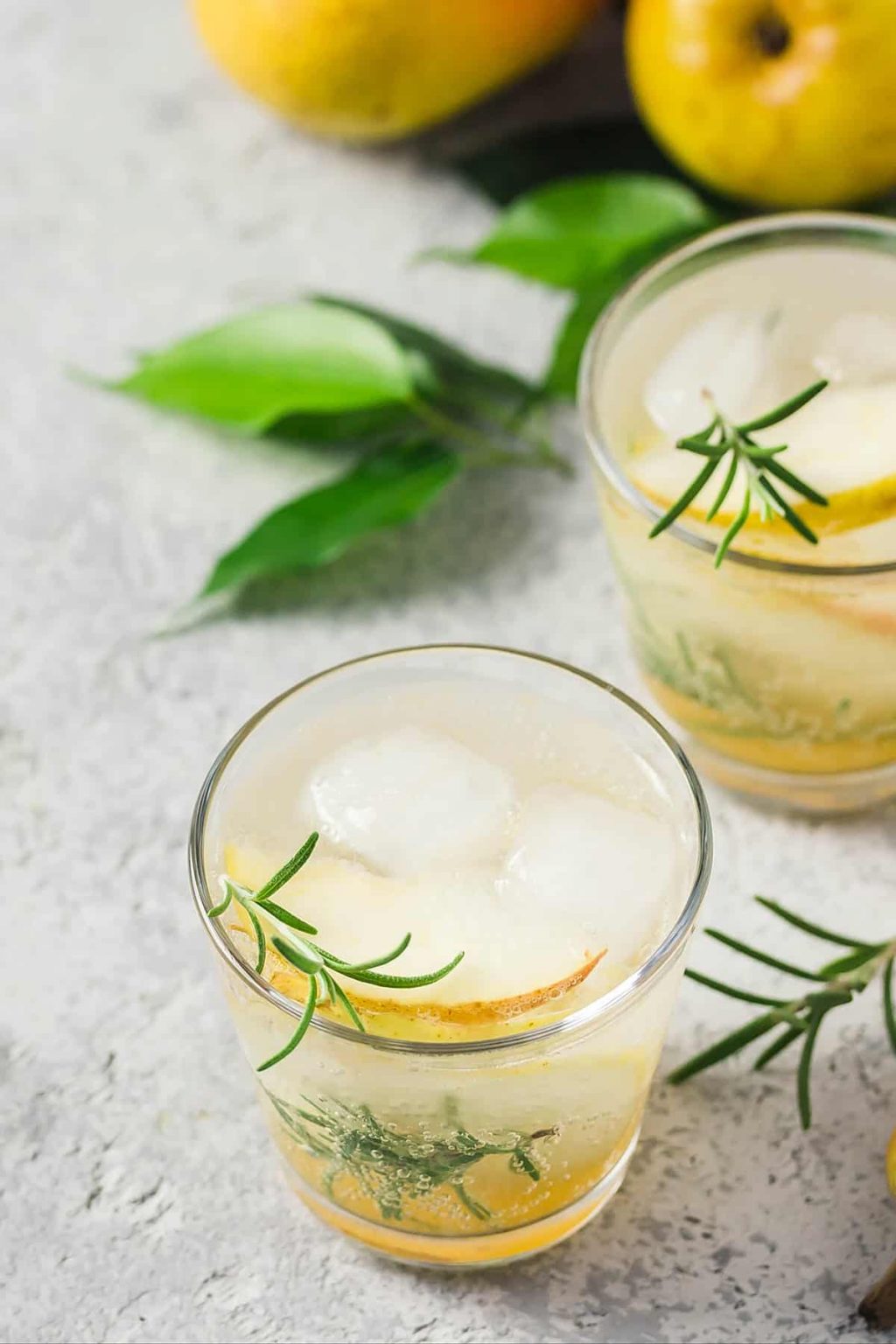 14 Fun & Easy Thanksgiving Batch Cocktails - HowdyKitchen