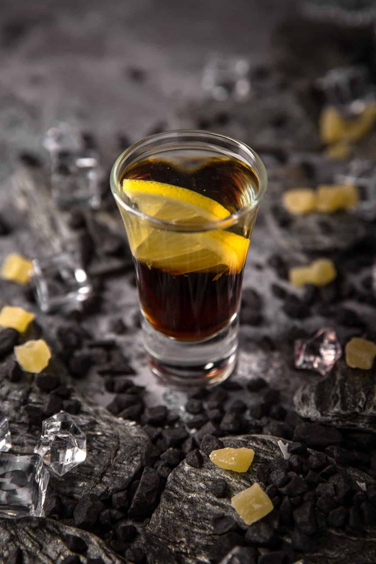 12 Must-try Black Cocktails - HowdyKitchen