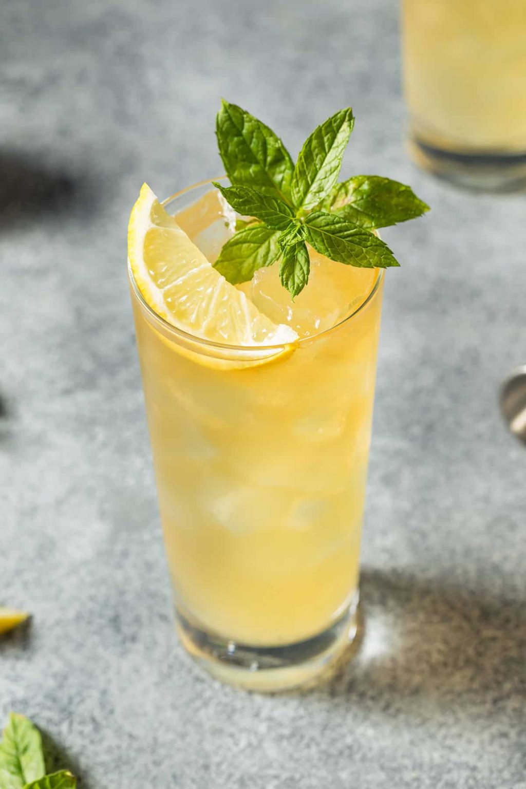 14 Must-try Summer Bourbon Cocktails - HowdyKitchen