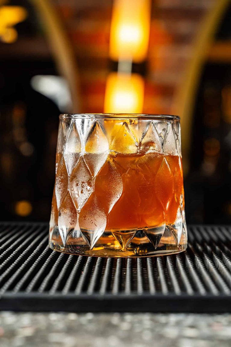 14 Best Kraken Rum Cocktails - HowdyKitchen