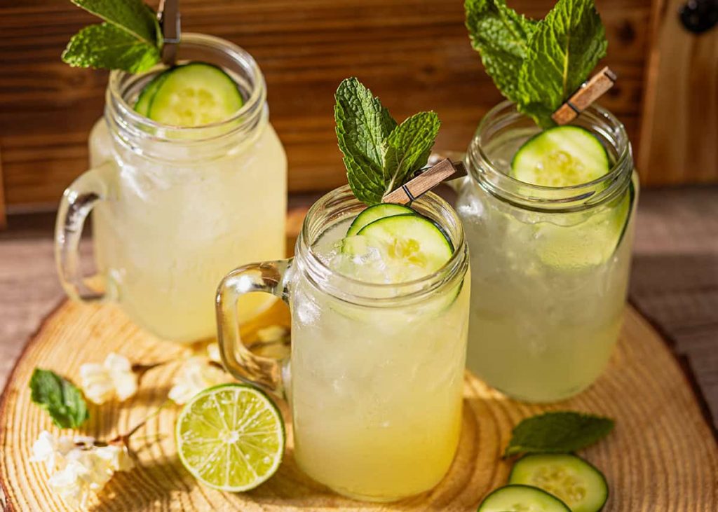 14 Best Mason Jar Cocktails - HowdyKitchen
