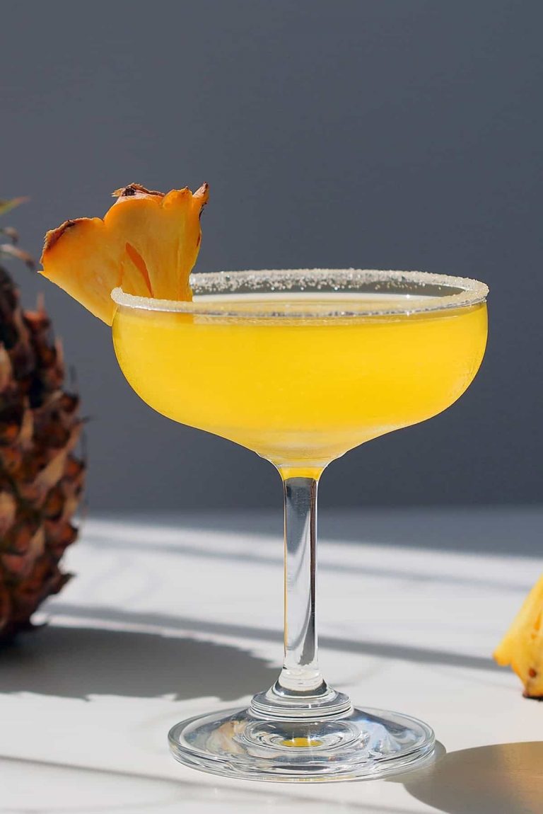 13 Best Yellow Cocktails - HowdyKitchen