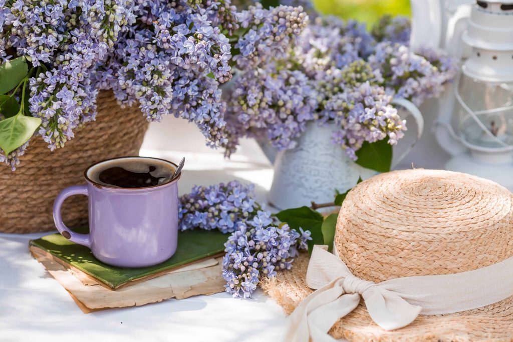 15 Delicious Spring Coffee Drink Recipes - HowdyKitchen