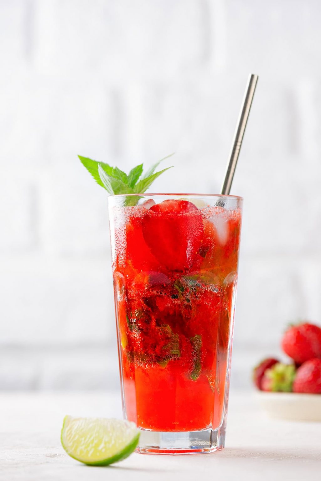 Strawberry Lime Mocktail - HowdyKitchen