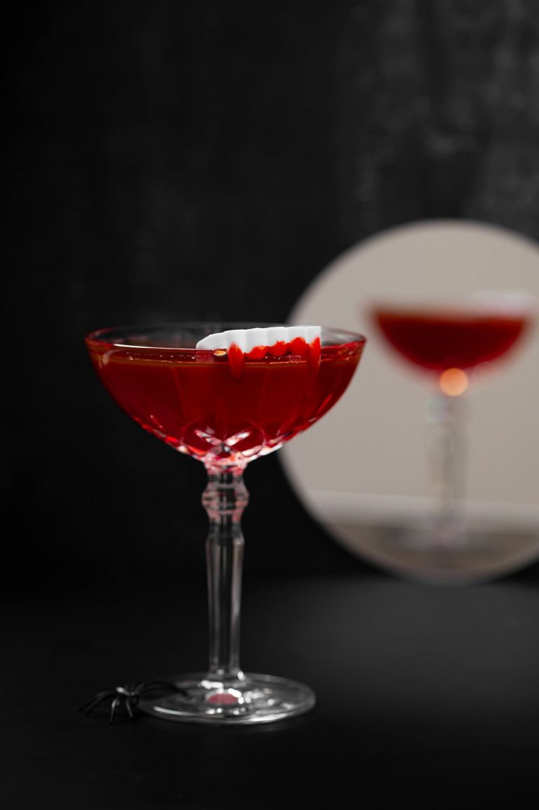 12 Must-try Black Cocktails - HowdyKitchen