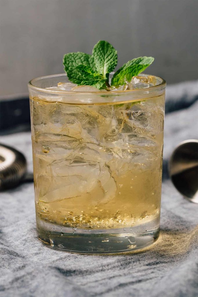 Whiskey Smash - HowdyKitchen