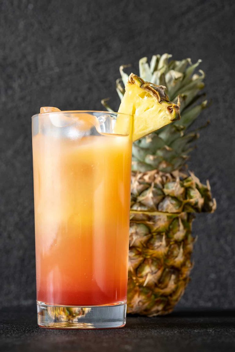 Malibu Sunset Cocktail - HowdyKitchen