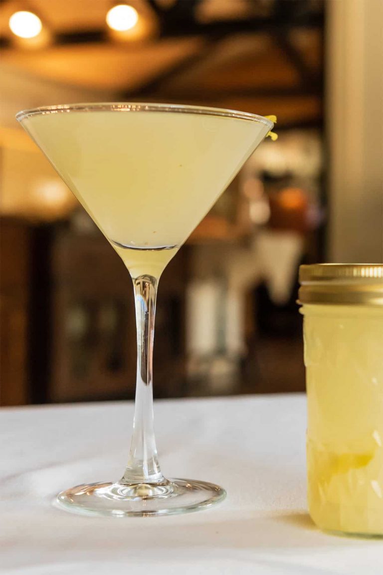 Pear Drop Martini - HowdyKitchen