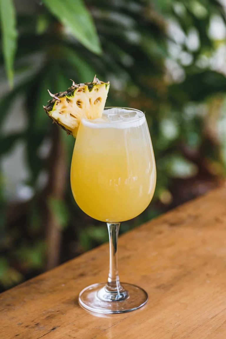 Pineapple Cosmopolitan - HowdyKitchen